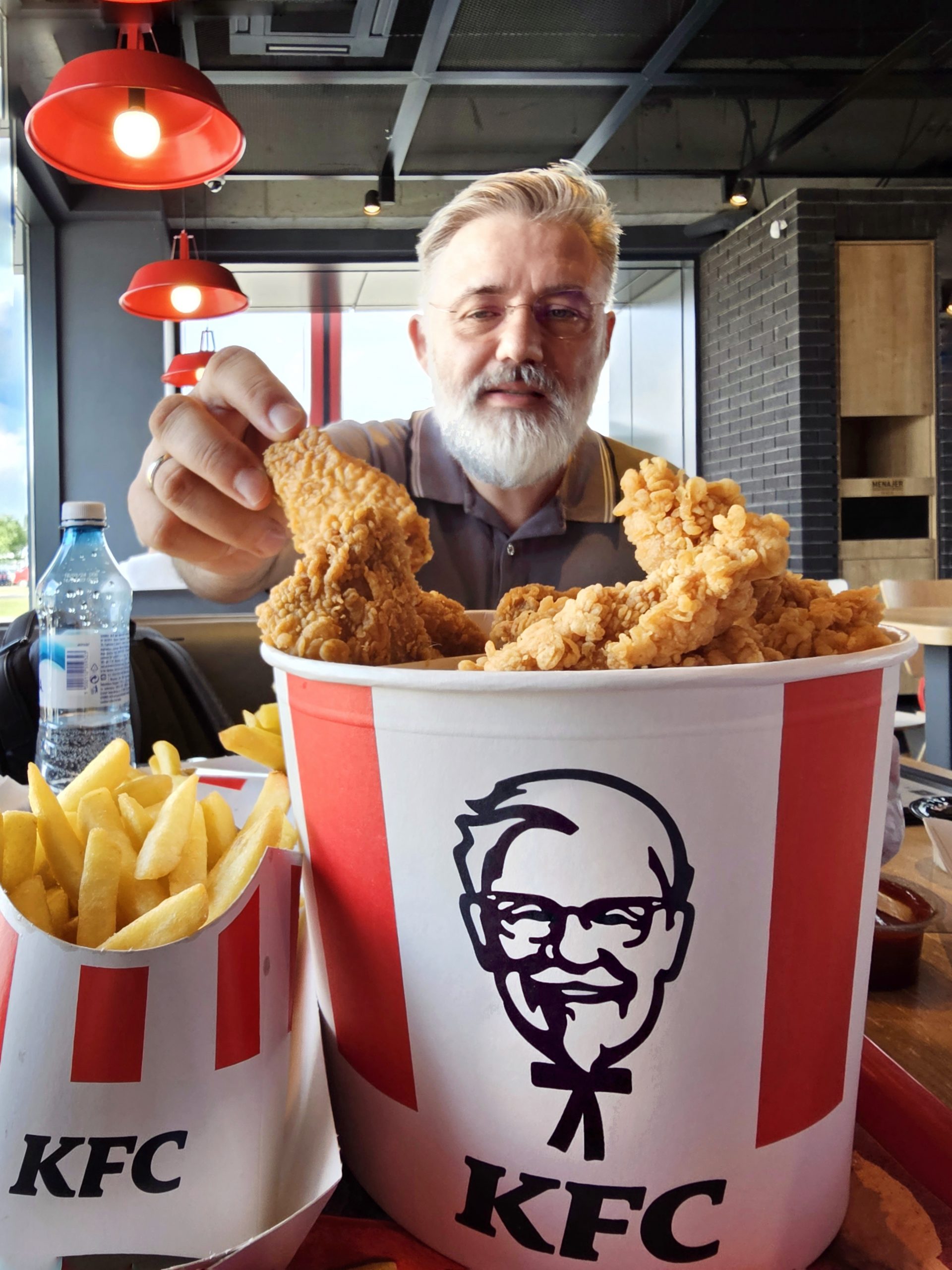 Prima mea masă la KFC într-un deceniu | Striblea.ro